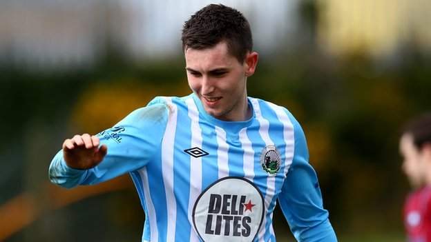 Daniel Hughes to move from Warrenpoint to Cliftonville - BBC Sport