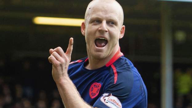 Steven Naismith: Scotland striker signs for Hearts - BBC Sport