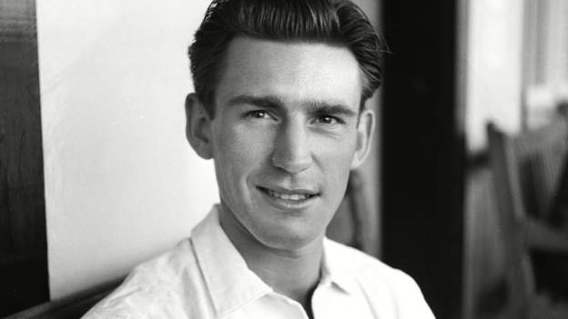 Derek Ufton: Former Kent cricketer & Charlton and England footballer ...