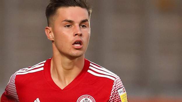 Callum Johnson: Portsmouth sign Accrington Stanley right-back - BBC Sport