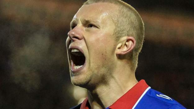 Curtis Main: Portsmouth sign Doncaster striker on two-year deal - BBC Sport