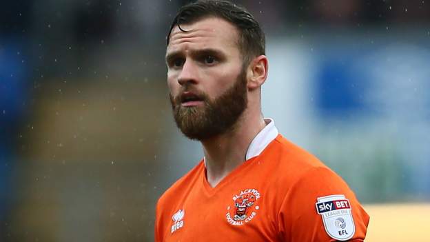 Jimmy Ryan: Rochdale sign experienced former Blackpool midfielder - BBC ...