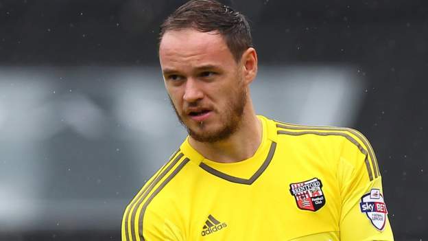 David Button: Fulham sign goalkeeper from Brentford - BBC Sport