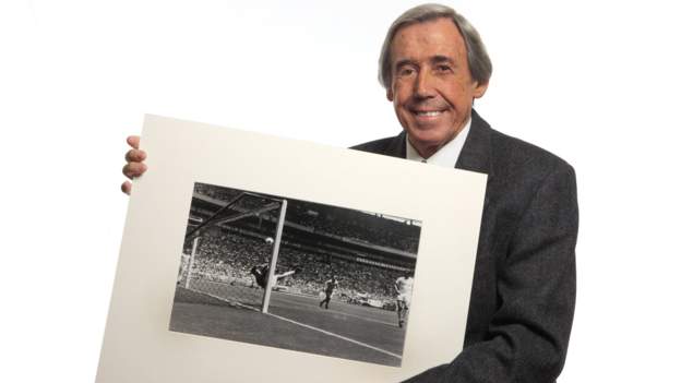 Gordon Banks: World Cup winner who produced wonder save from Pele - BBC ...