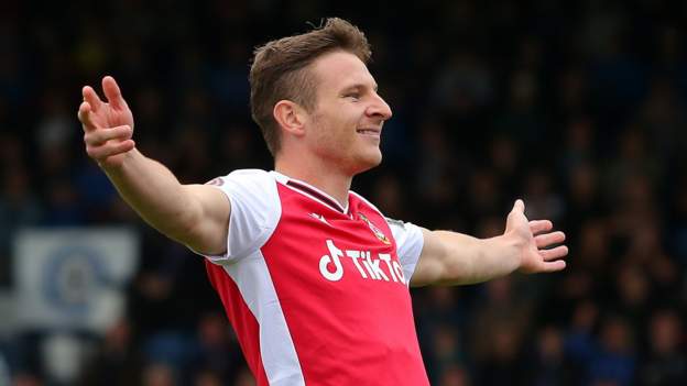 Wrexham 2-0 Stockport: Two stoppage-time Paul Mullin goals send Wrexham ...