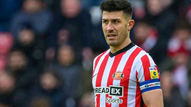 Sunderland's Danny Batth and Nottingham Forest's Hwang Ui-jo join ...