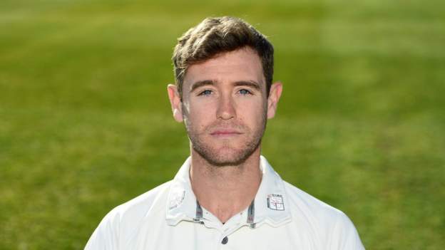 Ian Cockbain: Gloucestershire batsman extends contract - BBC Sport