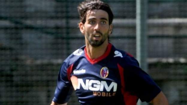 Jose Angel Crespo: Aston Villa sign Cordoba defender - BBC Sport