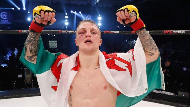 Mason Jones graduates to UFC ranks - BBC Sport
