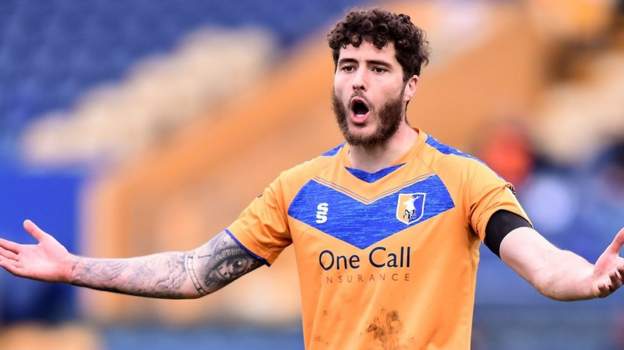 Ryan Sweeney: Dundee sign centre-half after Mansfield exit - BBC Sport