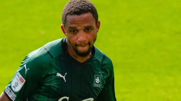 Brendan Galloway: Plymouth Argyle defender signs new deal - BBC Sport