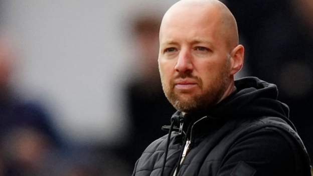 Swindon Town: Ben Garner hails 'camaraderie' behind unbeaten away ...