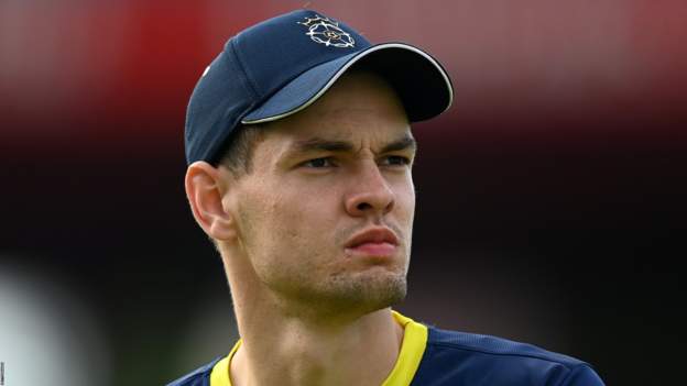 Scott Currie: Hampshire all-rounder joins Leicestershire on loan - BBC ...