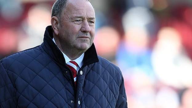 Gary Johnson: Cheltenham Town boss on transfer window stress - BBC Sport