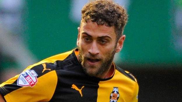 Ben Williamson: Gillingham striker signs for Cambridge United - BBC Sport