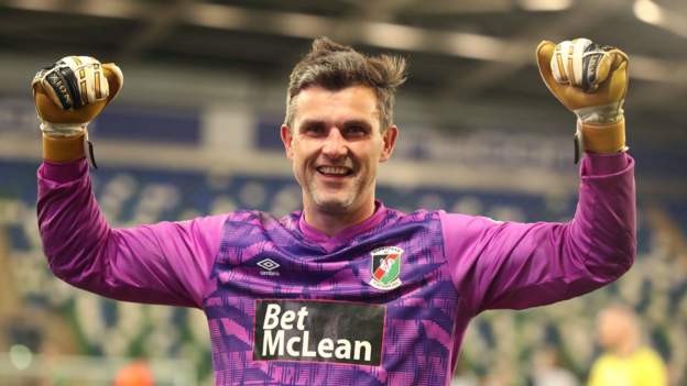 After 14 trophies in 19 years, Elliott Morris calls time on Glentoran ...