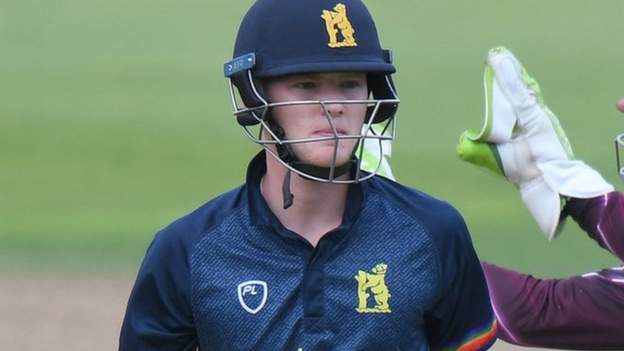 Dan Mousley: Warwickshire batter extends deal until 2025 - BBC Sport