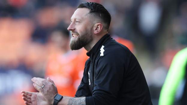 Stephen Dobbie: Blackpool boss 'not nervous' in end-of-season ...