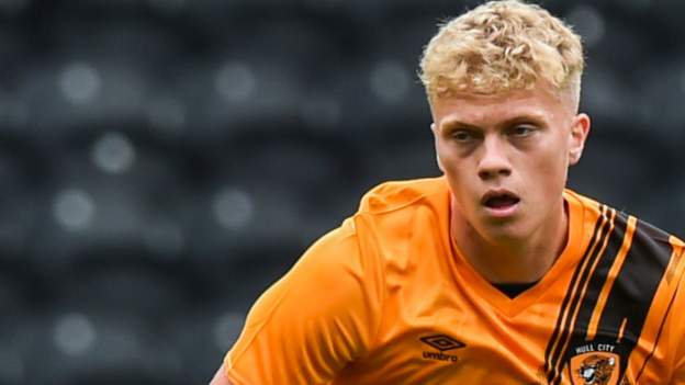 Andy Smith: Salford City sign centre-back on season-long loan from Hull ...