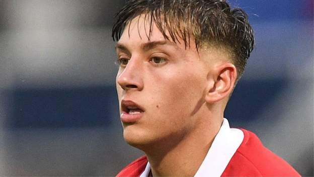 Middlesbrough: Teenage Boro striker Sonny Finch signs new deal until ...