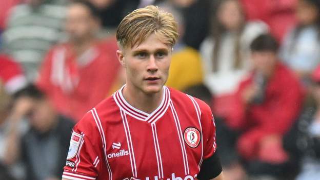 Sam Bell: Bristol City forward signs new three-year deal - BBC Sport