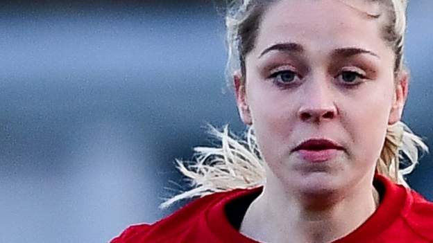 Poppy Pattinson: Everton sign defender after Bristol City exit - BBC Sport