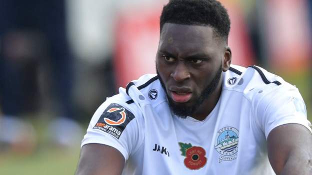 Inih Effiong: Stevenage sign striker following Dover release - BBC Sport