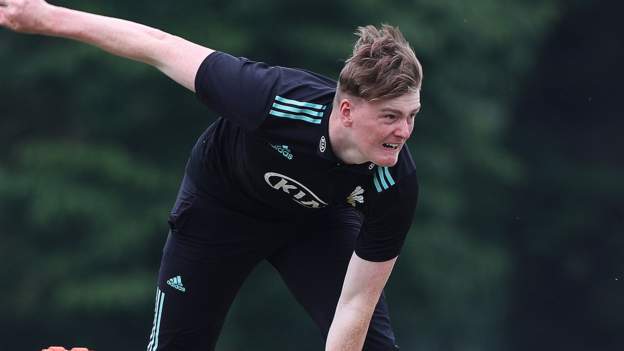 Sean Hunt: Sussex sign highly-rated teenage Surrey bowler - BBC Sport