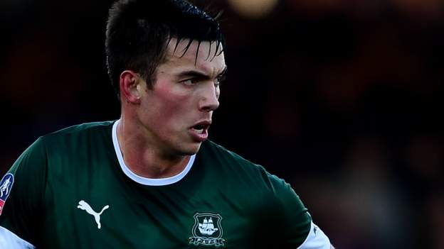 Niall Canavan: Defender signs new Plymouth contract - BBC Sport