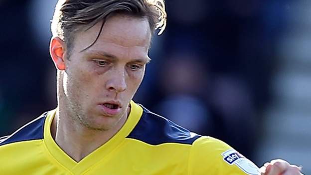 Todd Kane: Hull City sign Chelsea defender on season-long loan - BBC Sport