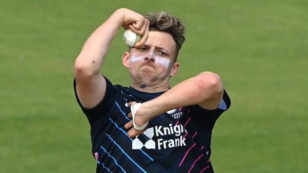 Luke Hollman: Middlesex all-rounder signs contract extension - BBC Sport
