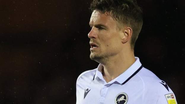 Matt Smith: Salford City sign Millwall striker on 18-month deal - BBC Sport