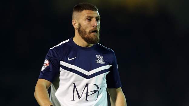 Gary Deegan: Southend United midfielder agrees new deal - BBC Sport