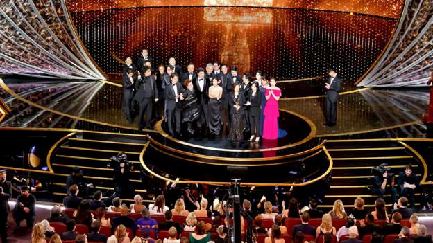 Oscars 2020: Live updates as stars head to parties - BBC News