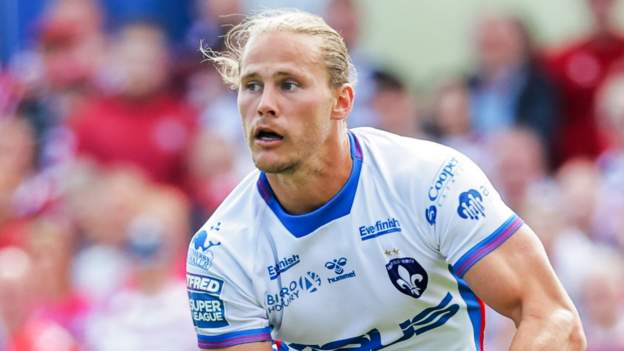 Jacob Miller: Half-back moves from Wakefield to Castleford - BBC Sport