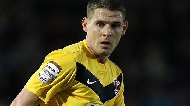 Anthony Barry: Accrington Stanley return for midfielder - BBC Sport