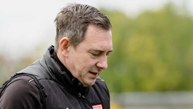 Cymru Premier: Neil Gibson leaves Flint Town manager role - BBC Sport