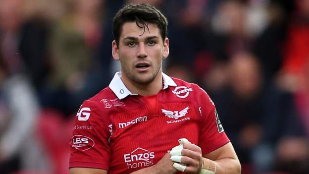 Sam Hidalgo-Clyne: Scotland scrum-half to leave Scarlets - BBC Sport