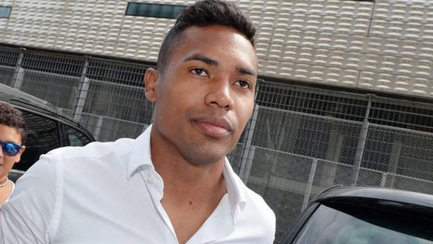 Alex Sandro: Brazilian joins Juventus from Porto in £18m deal - BBC Sport