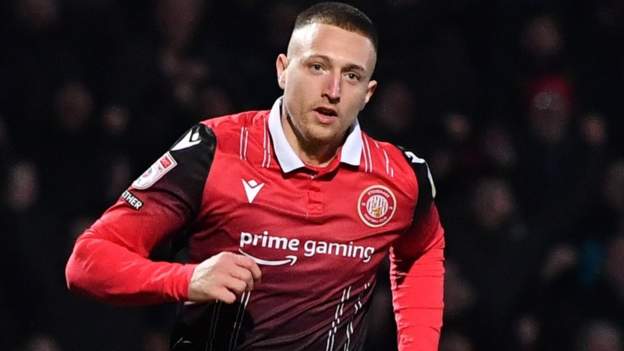 Steve Evans: Stevenage boss says team 'back on the bike' after away ...