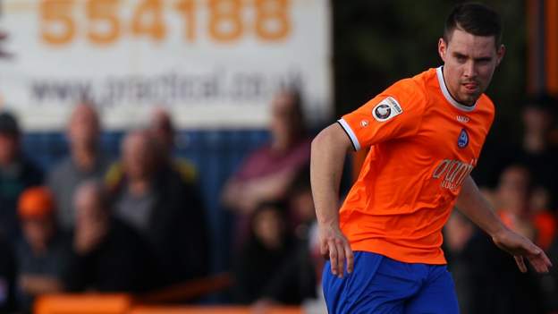 Dan Sparkes: Torquay United sign Braintree Town winger - BBC Sport