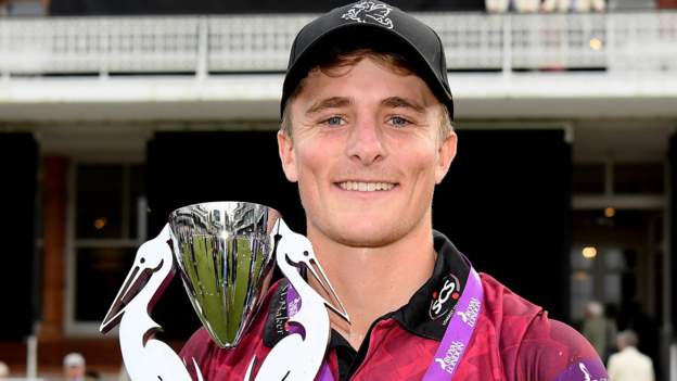 Tom Abell: Somerset captain signs contract extension - BBC Sport