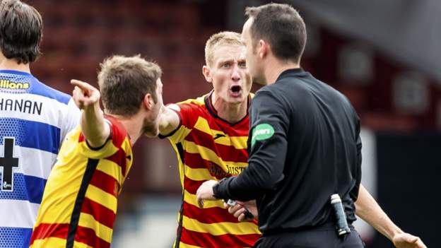 Partick Thistle score ghost goal against Morton in Championship - BBC Sport