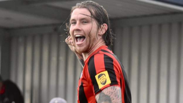 Tyler Harvey: Truro City striker signs new contract at National League ...