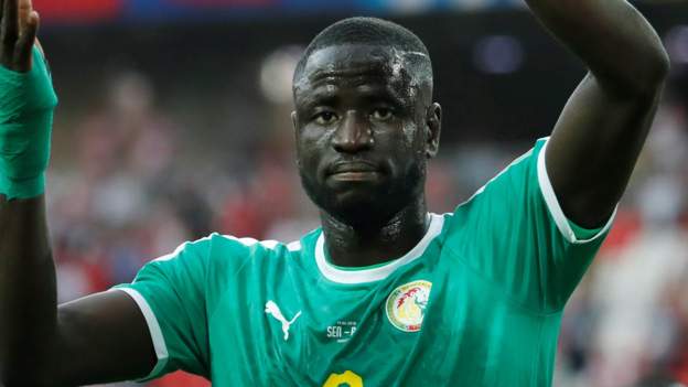 Cheikhou Kouyate: Crystal Palace sign midfielder from West Ham - BBC Sport