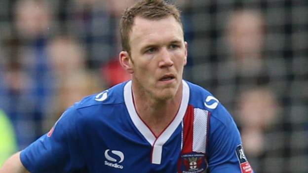 Mark Ellis: Carlisle United defender loaned to Forest Green Rovers ...