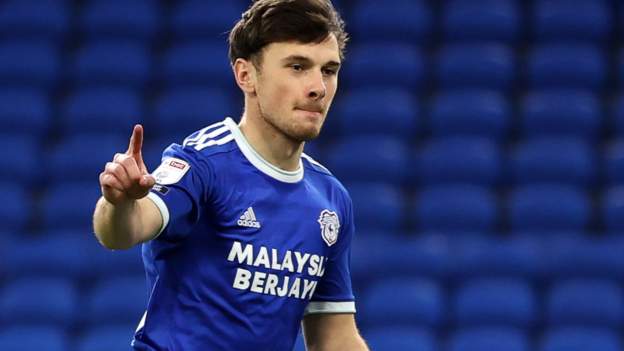 Mark Harris: Cardiff City striker signs new contract until 2023 - BBC Sport