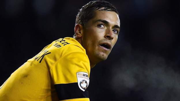 David Fitzpatrick: Macclesfield defender signs new deal - BBC Sport