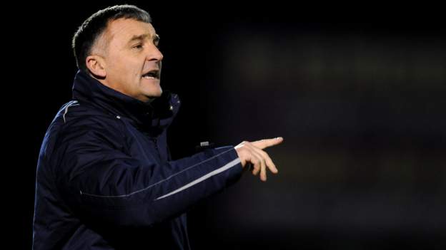Dave Penney: Southend United assistant manager moves on - BBC Sport