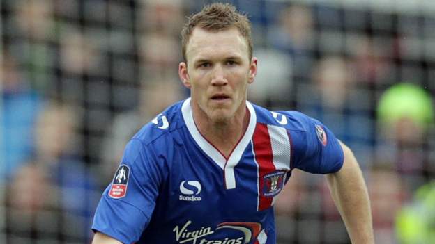 Mark Ellis: Leyton Orient sign Carlisle United defender on loan - BBC Sport